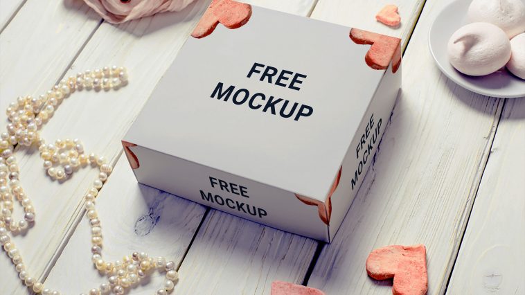 Free Cake Packaging Box Mockup - Free Package Mockups