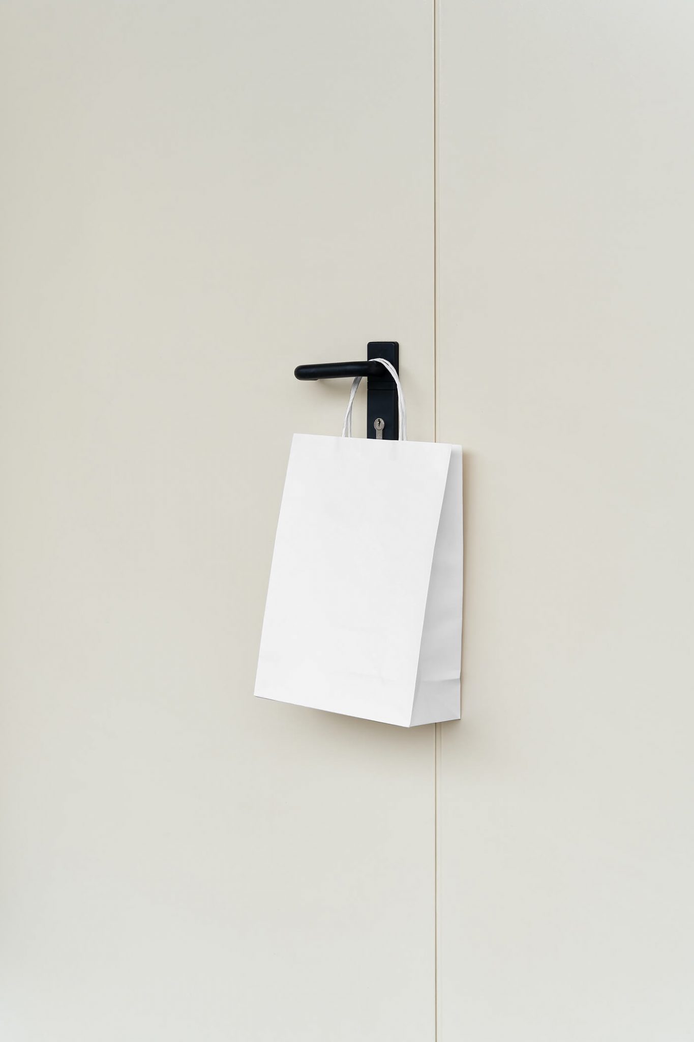 Free Hanging Paper Bag Mockup - Package Mockup